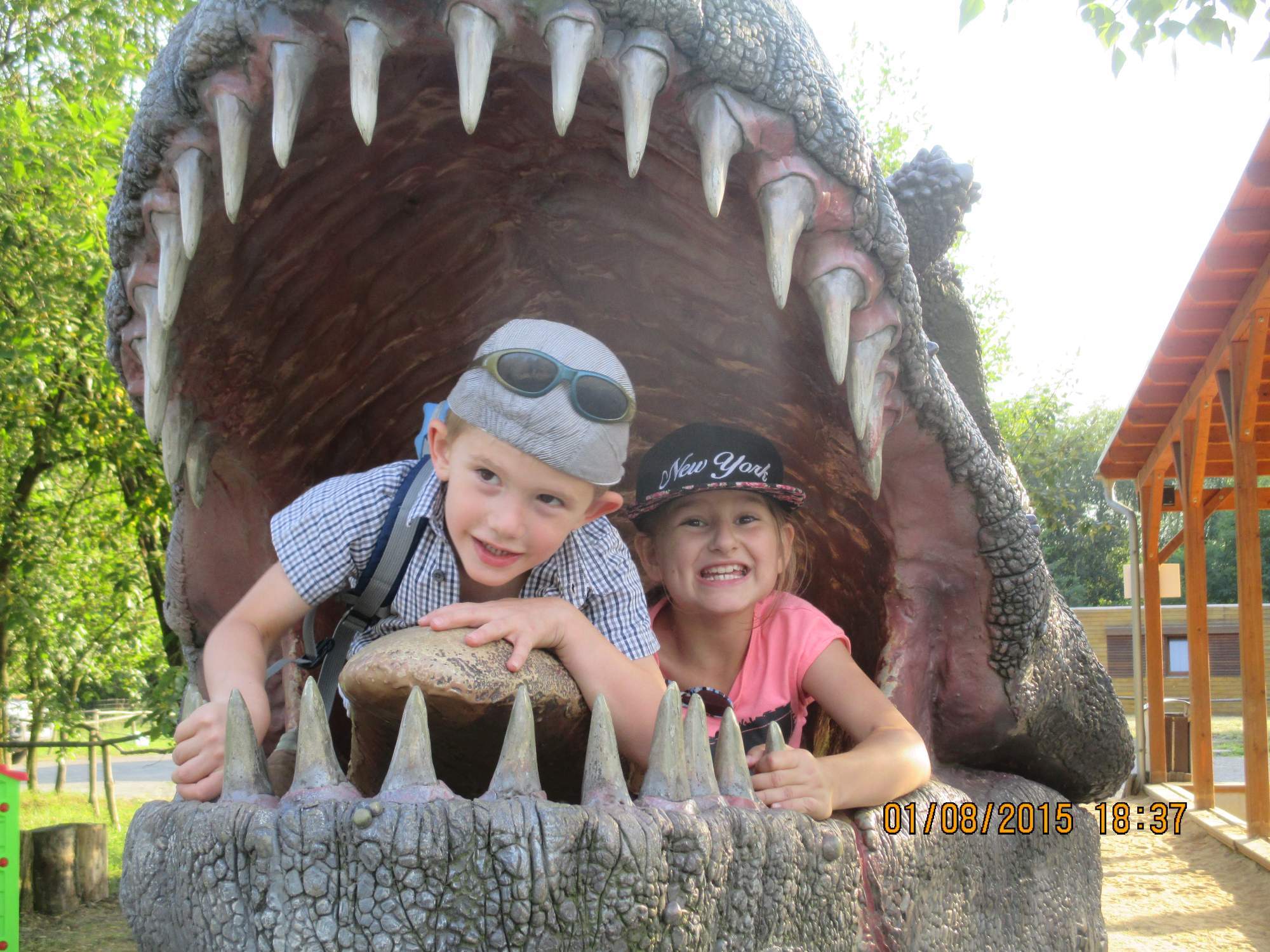 S babičkou v Dinoparku – vodesil – album on Rajče